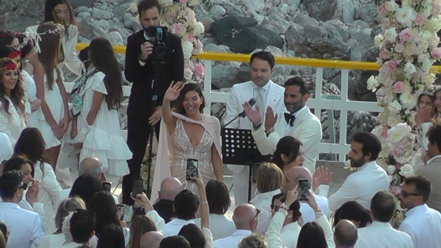 Claudia Ruffo si è sposata a Capri: arrivo in barca e festa tra amici e ...